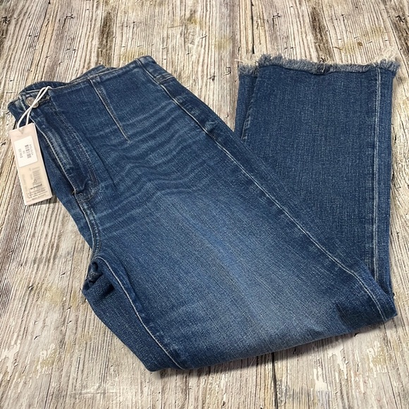 Daze Denim | Jeans | Nwt Daze Denim Shy Girl Darted Infinity Cropped ...